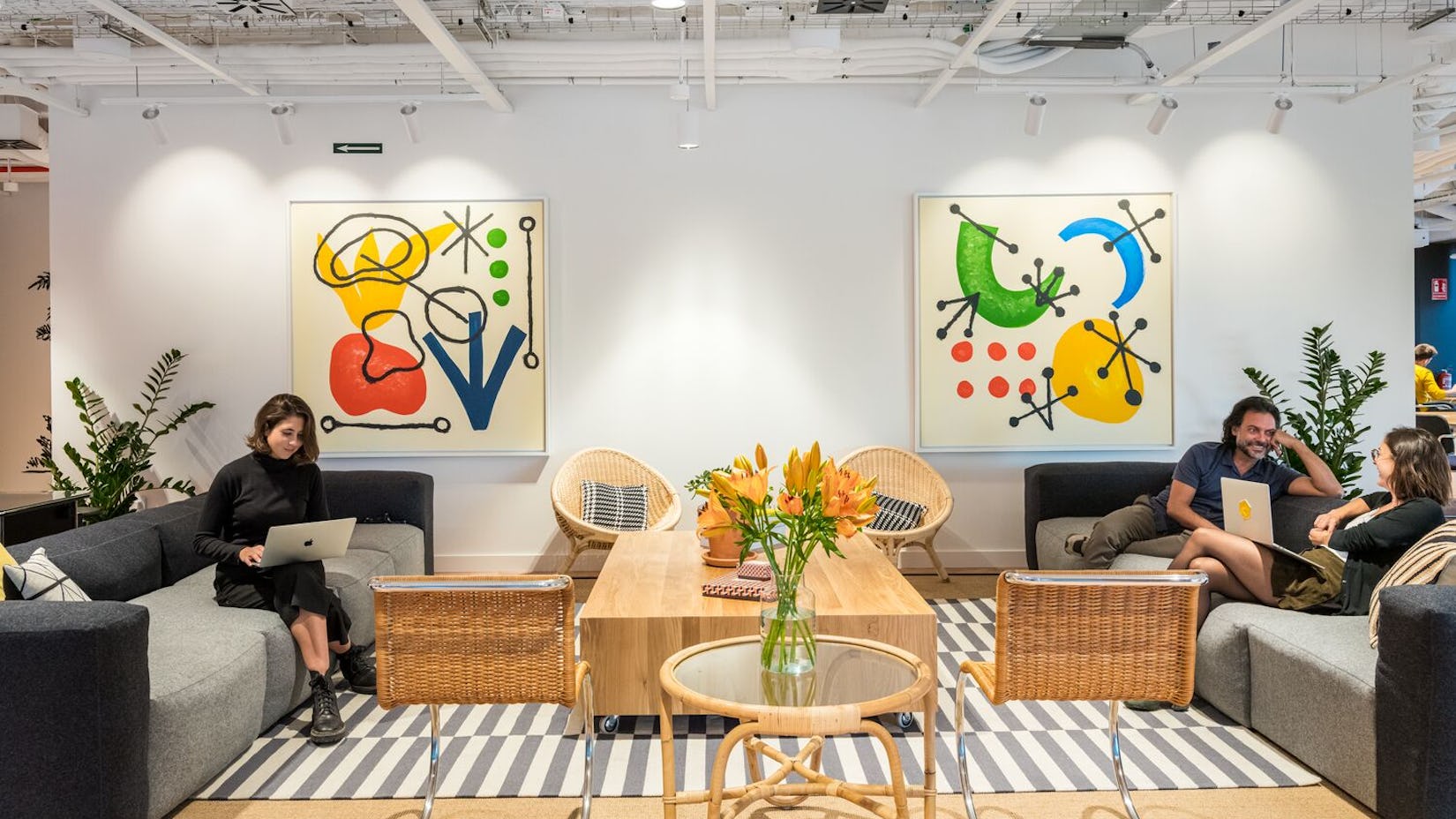 Different Ways to Socialize in a Shared Workspace