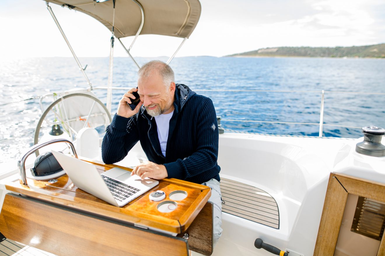 Guide to Becoming a Digital Nomad: Tips, Tricks, & Tools | Coworker Mag