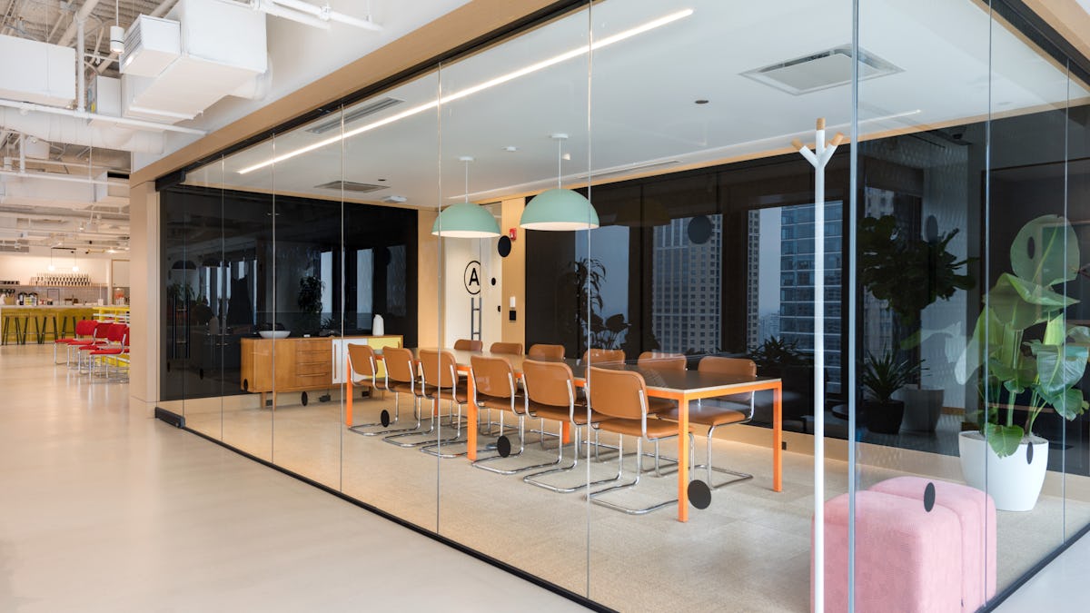 6 Cool Features of a Smart Meeting Room | Coworker Mag