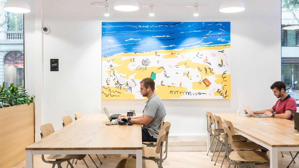 Hot Desking 101: Everything You Need to Know